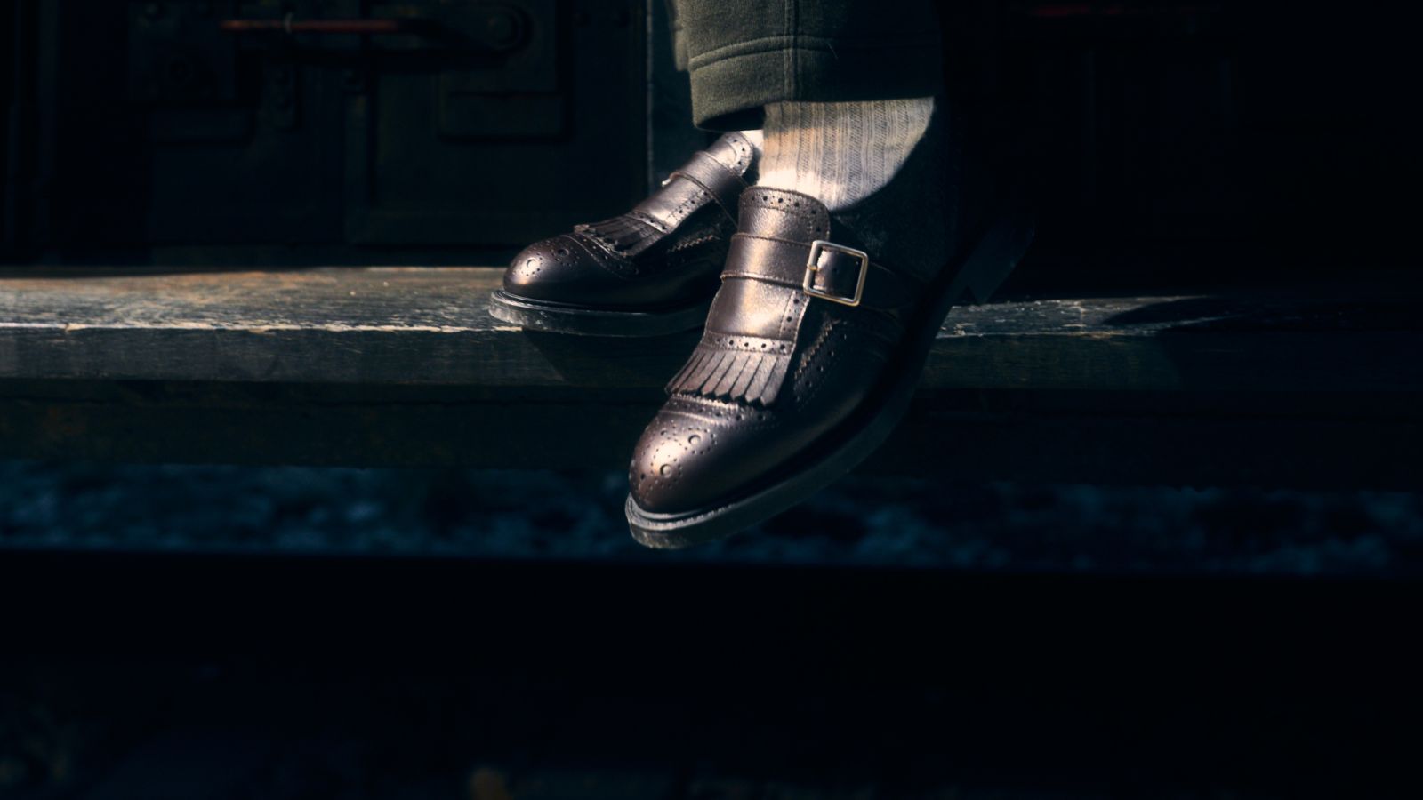 Handcrafted double/single-buckle women’s shoes | Doucal’s